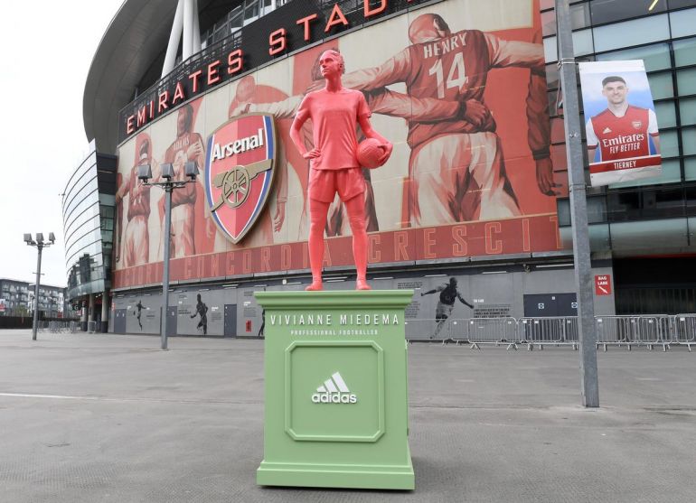 Arsenal unveil surprising new statue outside the Emirates Stadium ...