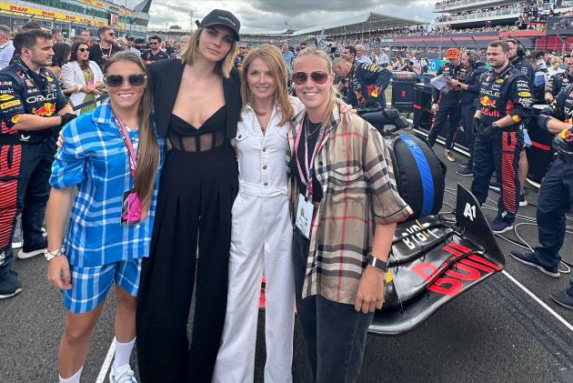 Girl Power! Arsenal's Beth Mead MBE rubs shoulders with Ginger Spice at ...