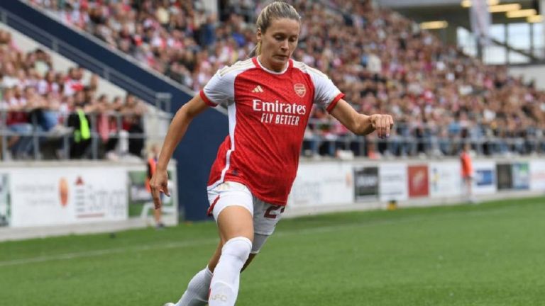 Arsenal Women's Cloe Lacasse says "Thanks to the fans!" for her chant ...