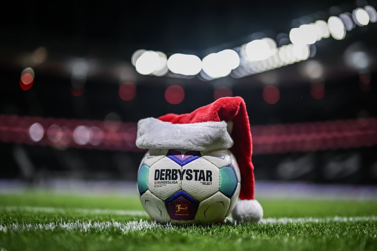 Top of the League! A Merry Xmas morning to all JustArsenal readers ...