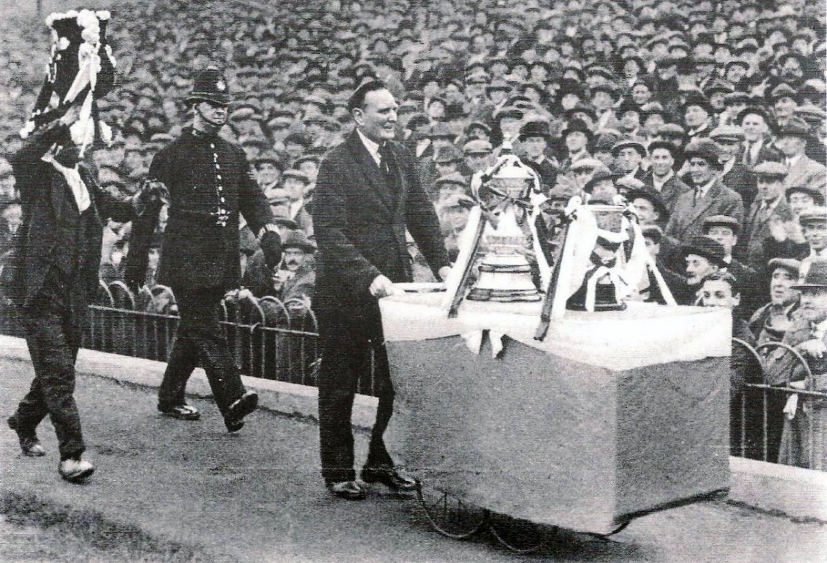 History: How Herbert Chapman led Arsenal to their first ever trophy in ...