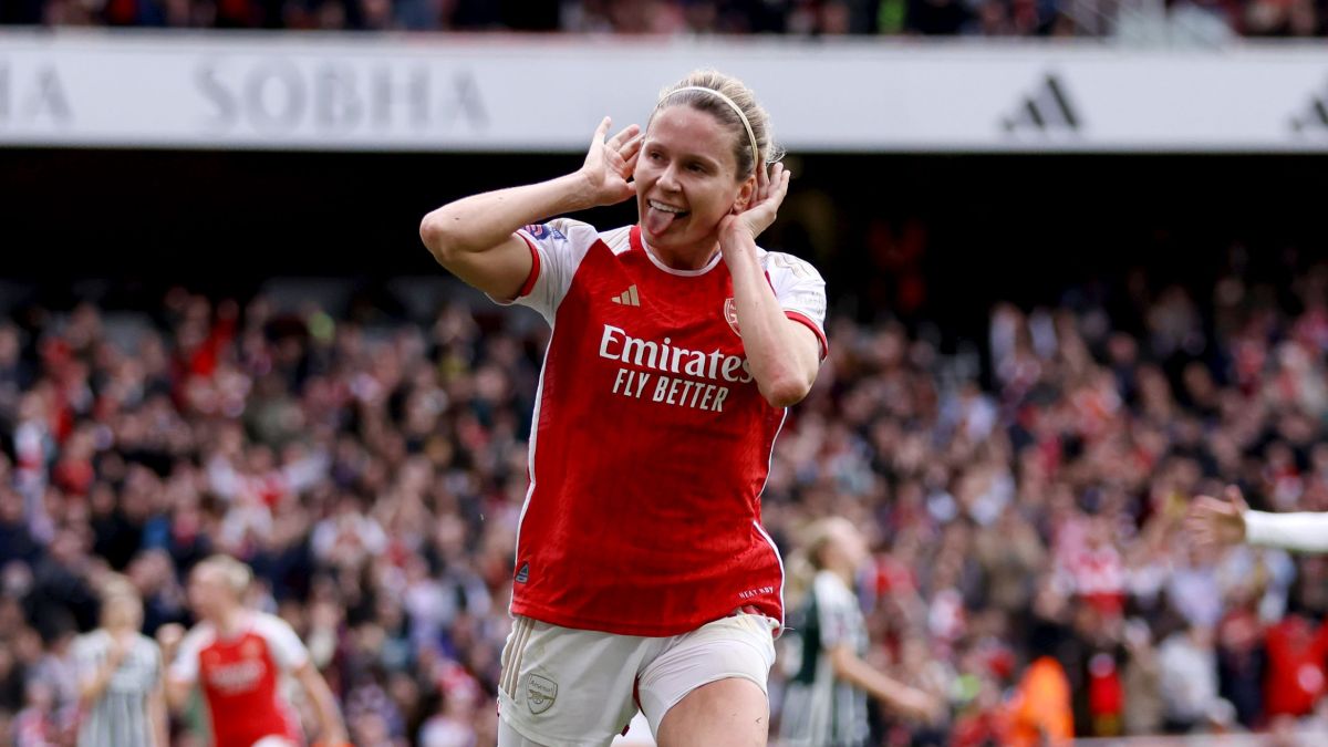 Arsenal's Cloe Lacasse scores for Canada, and praises new women's ...