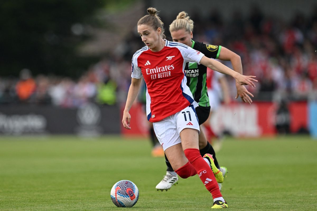 Are you happy with Arsenal's 24-25 kit? Plus pics of the Women wearing ...