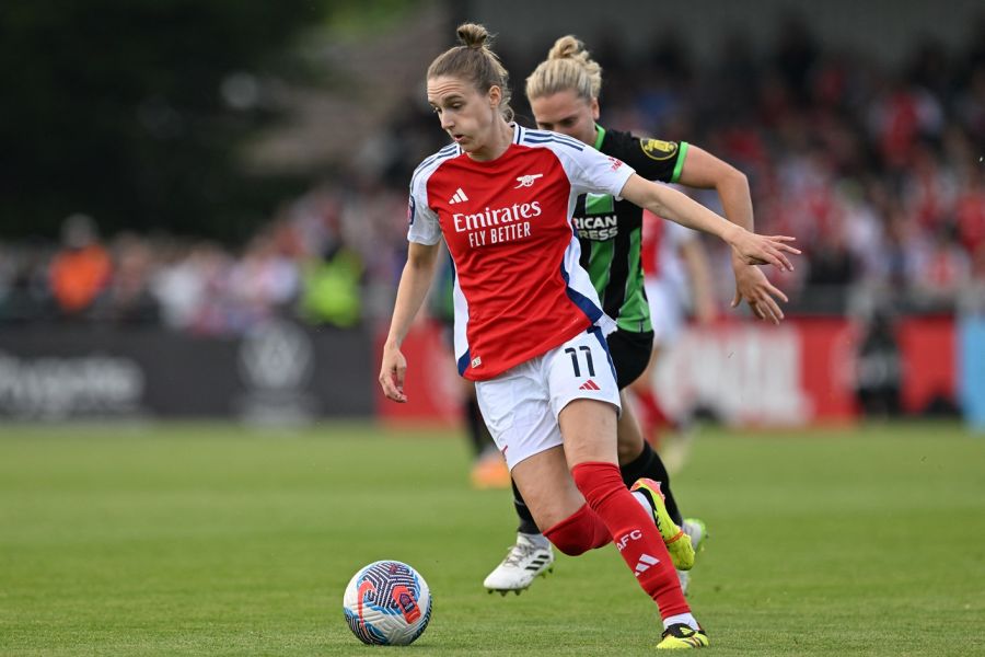 Are you happy with Arsenal's 24-25 kit? Plus pics of the Women wearing ...