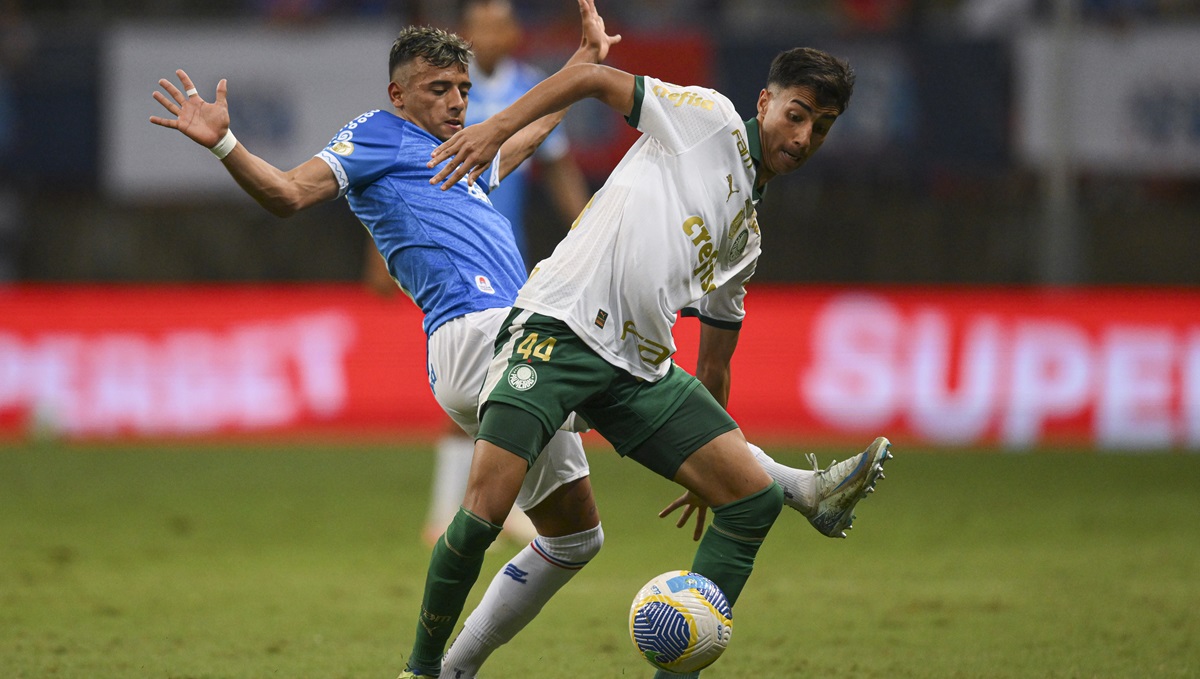 Arsenal leading Chelsea in the race to sign exciting teenager - Just ...