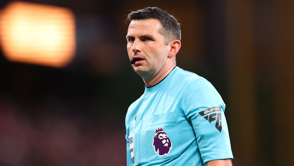 Stats reveal Michael Oliver probably should not officiate an Arsenal match again - Just Arsenal News