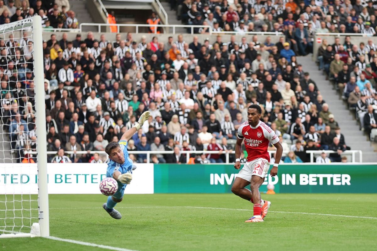 Is Jurrien Timber Now the Best Fullback in the Premier League? - Just ...