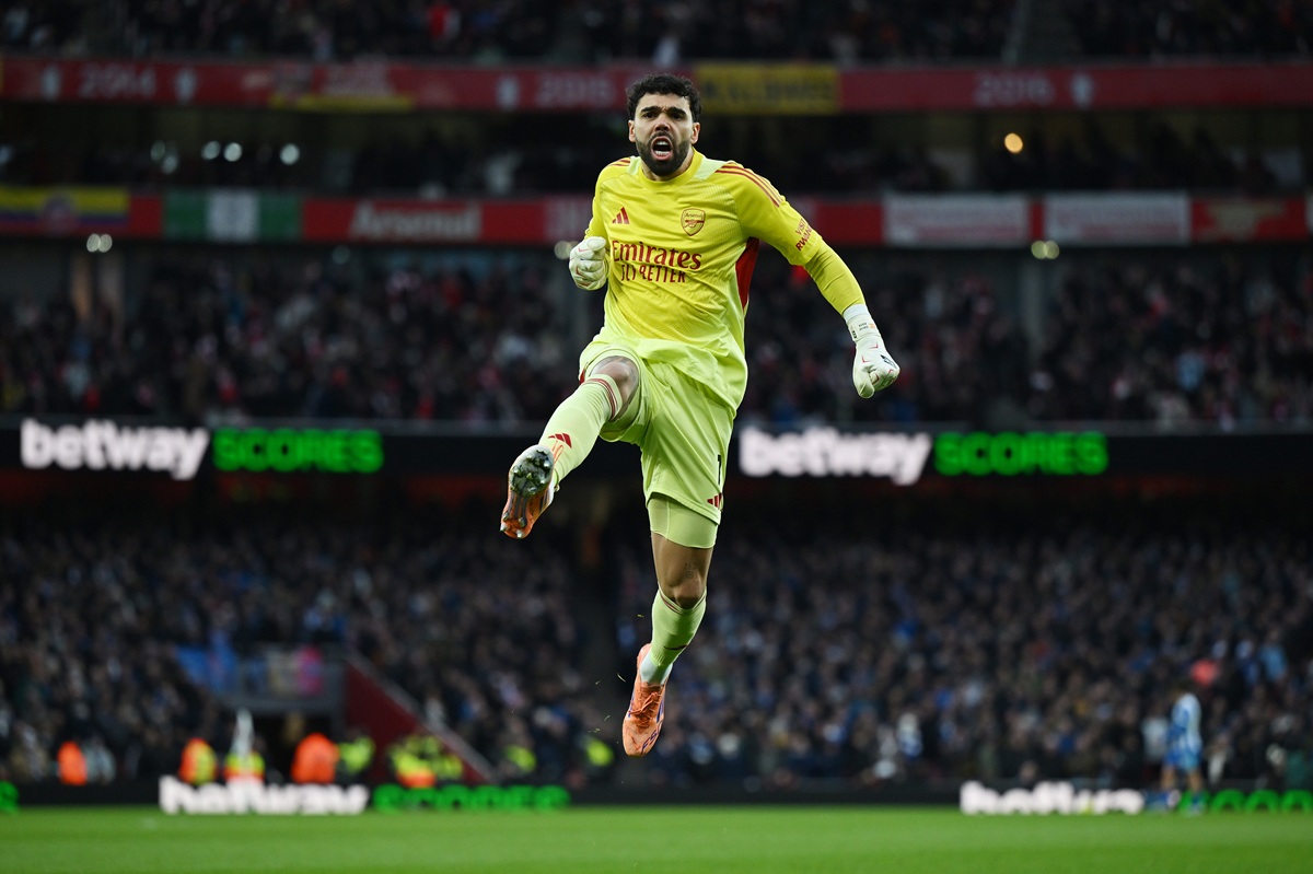 Raya wins Premier League award with stunning December save - Just ...