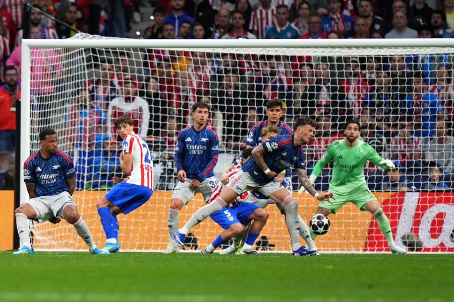 Penalty controversy as Arsenal draw against Atletico Madrid - Just ...